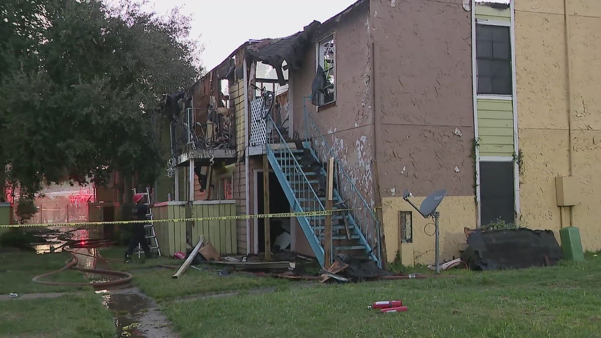 Houston families escape massive fire at apartment complex | khou.com