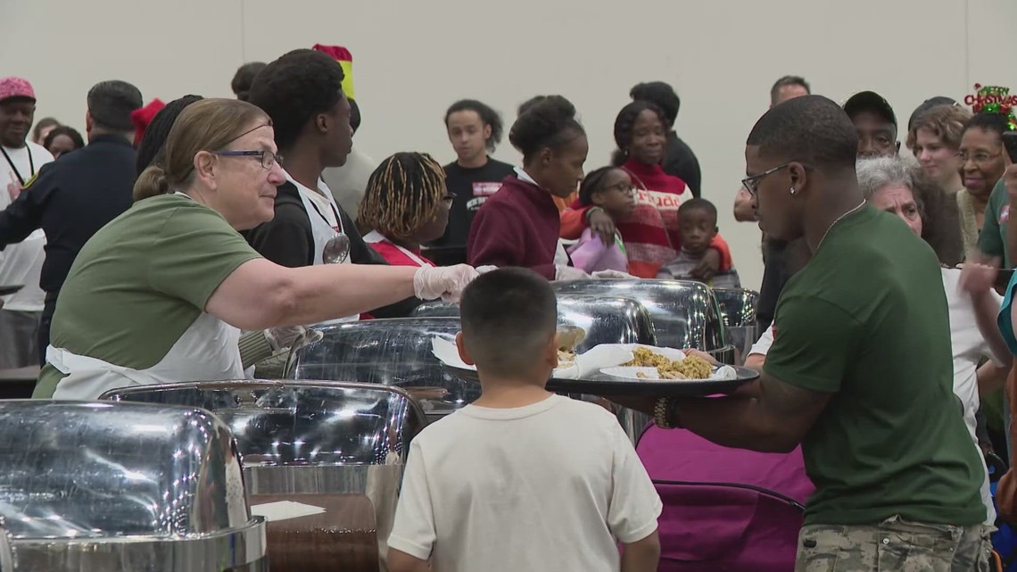 Houston Super Feast pushes forward after food loss, serving thousands ...