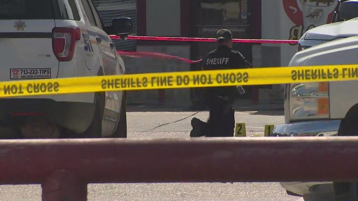 Shooter left in black Hummer after killing man at Greenspoint-area bar ...