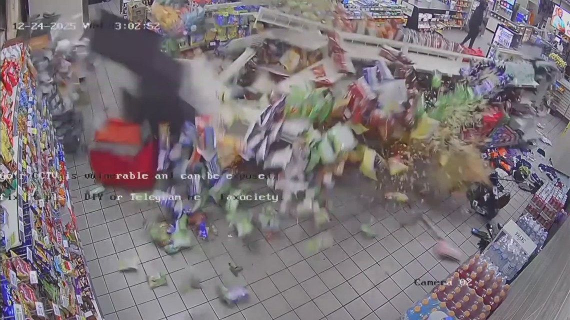 Using SUV, suspect pulls ATM out of Texas convenience store | khou.com