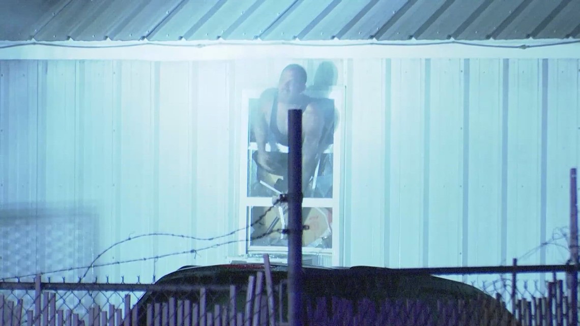 Man jumps out of window to escape gas during SWAT standoff in west ...