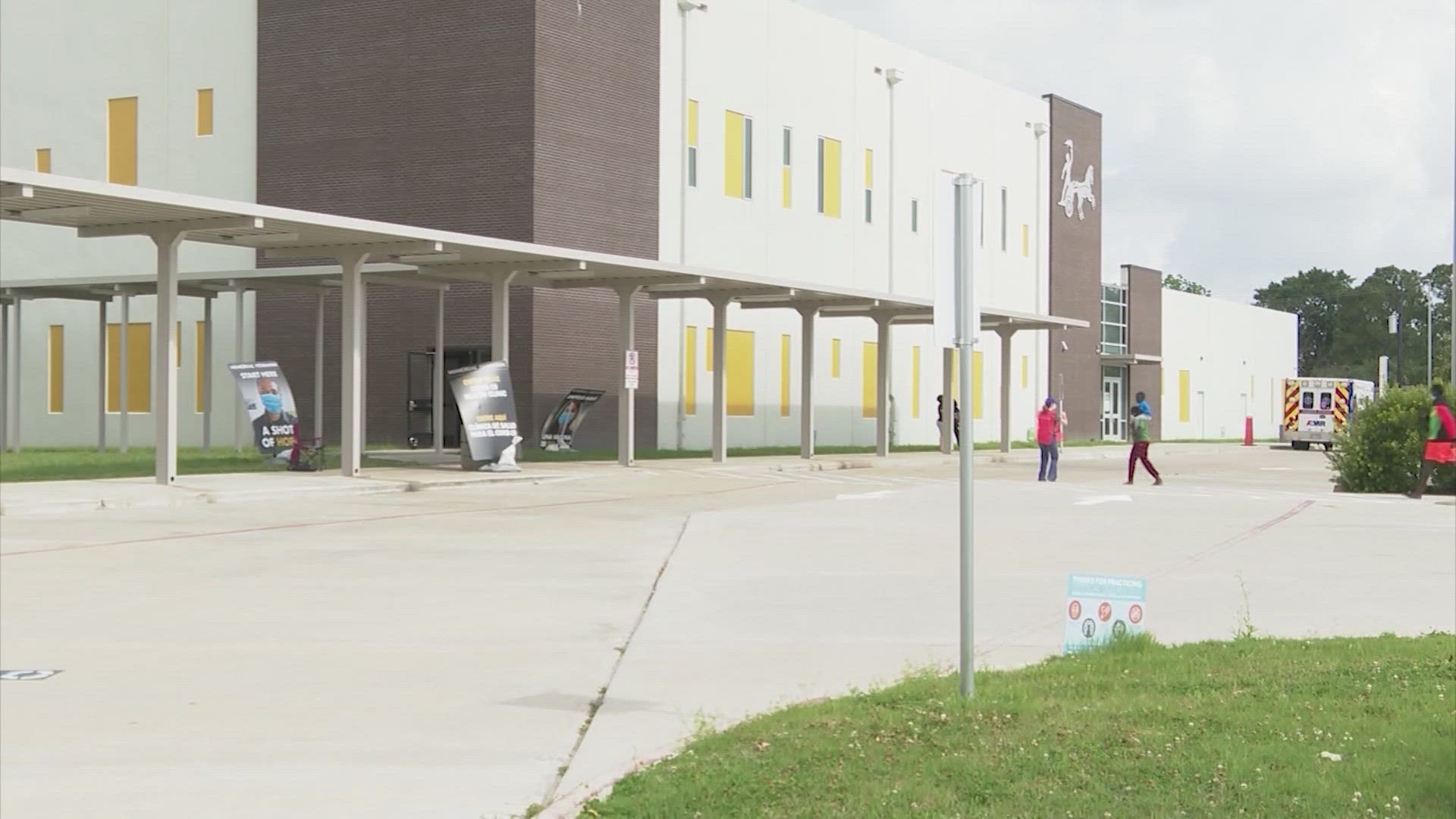 Teachers union files grievance over HISD bathroom policy | khou.com