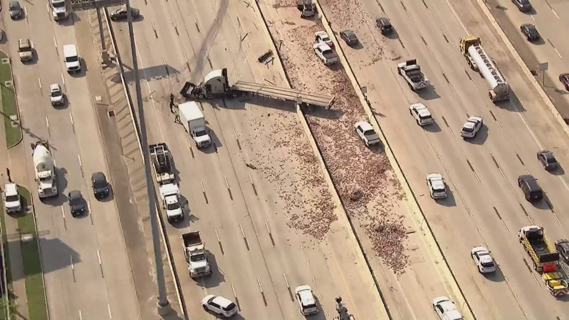 Lost load of bricks causes a chaotic mess on Highway 290 | khou.com