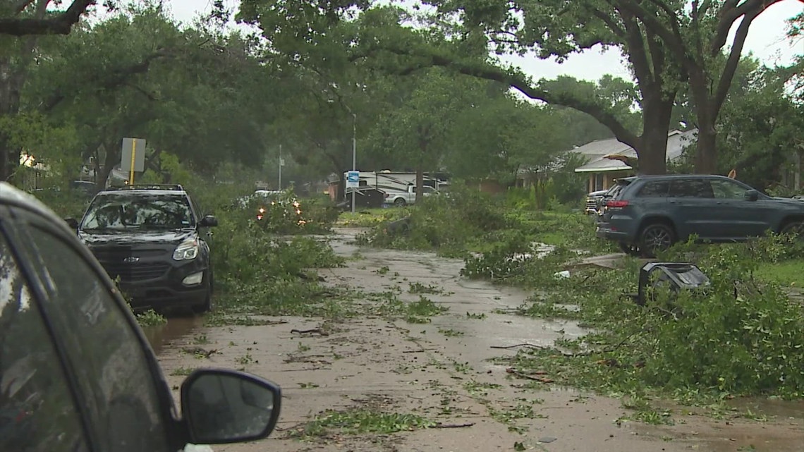 Downed trees littered across streets in NW Houston neighborhoods | khou.com