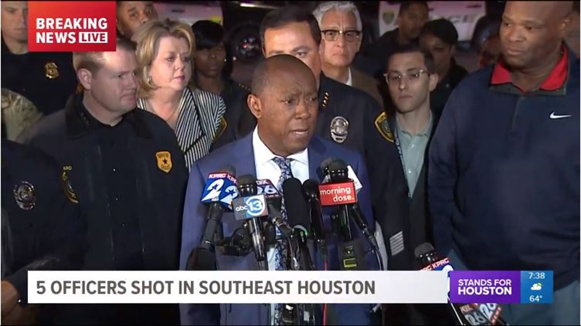 Five Houston Police Department officers shot; two in critical condition ...