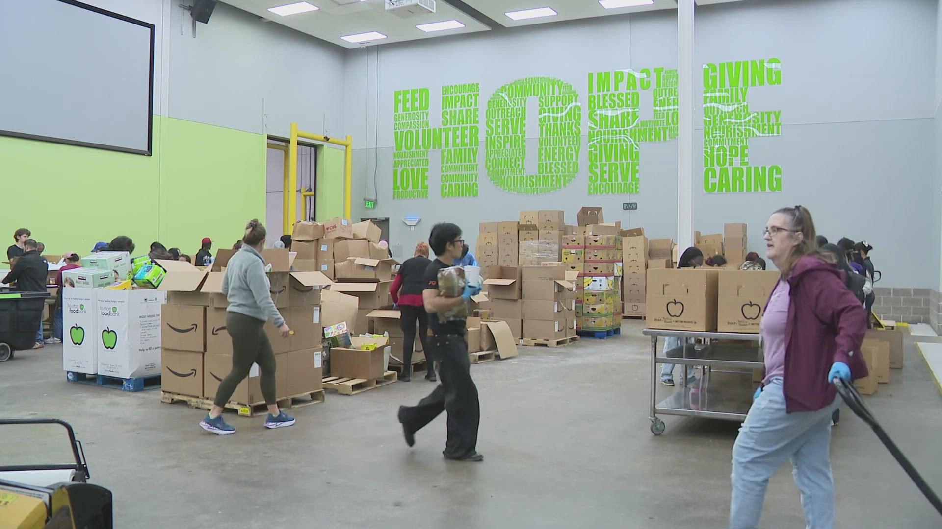 As thousands in Houston struggle with food access during government ...