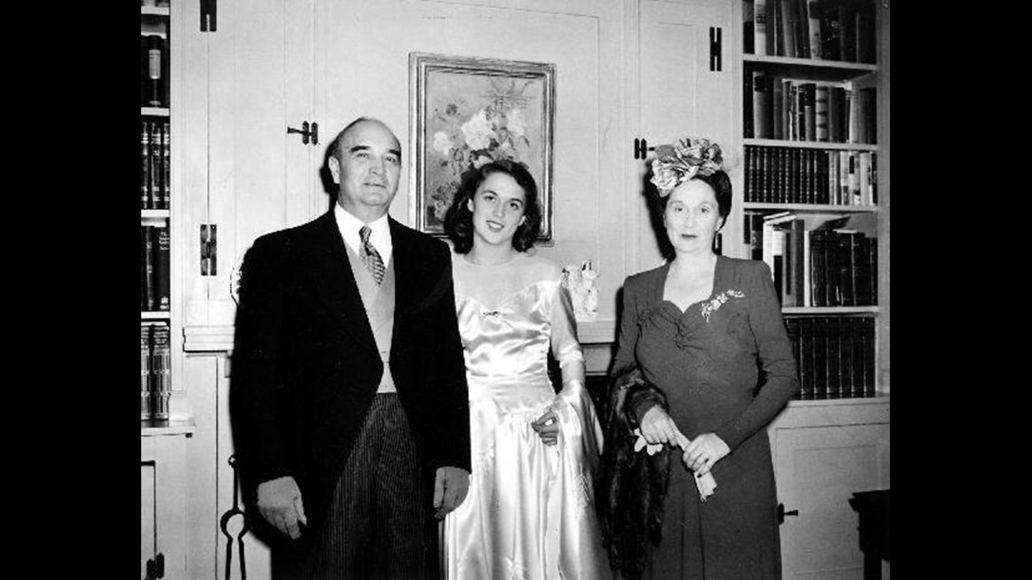 41, other family members honor memory of Barbara Bush | khou.com