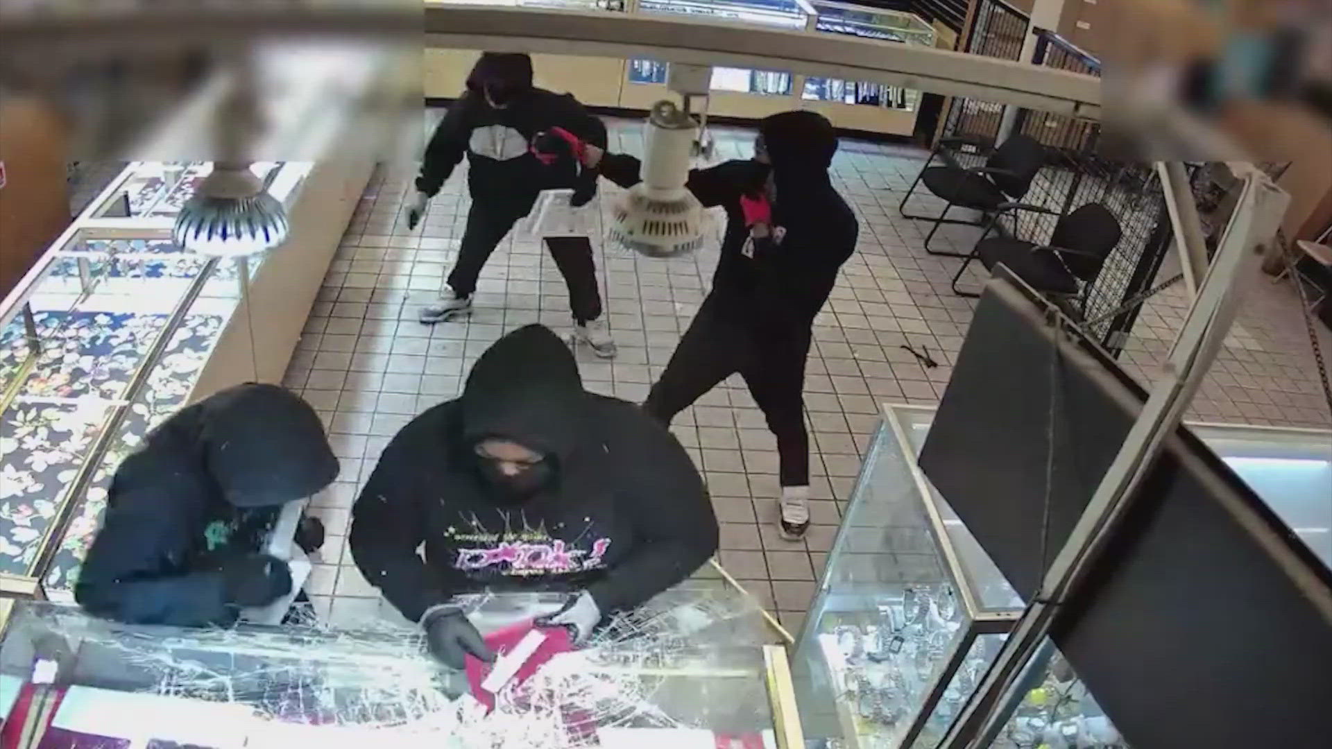 Houston grocery store smash-and-grab: Suspects make off with jewelry ...