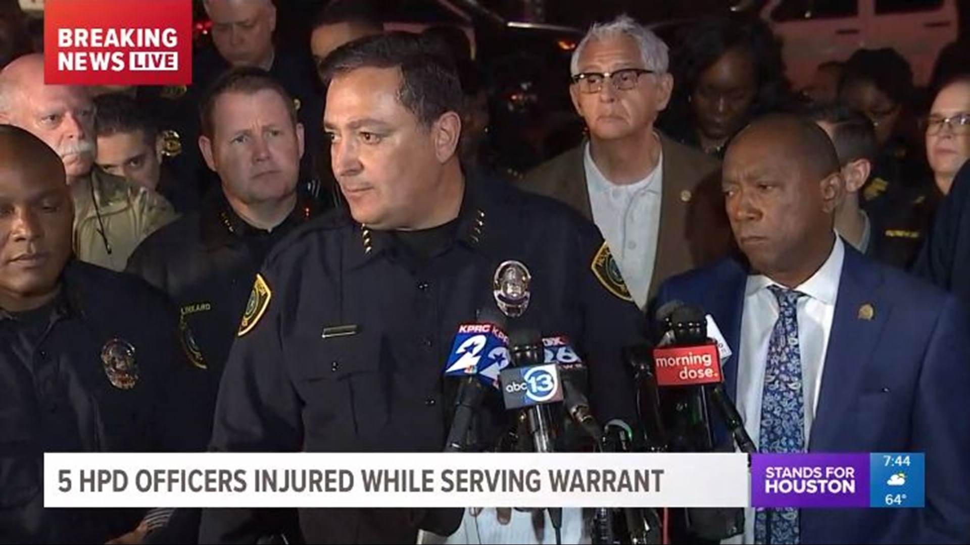 Five Houston Police Department officers shot; two in critical condition ...