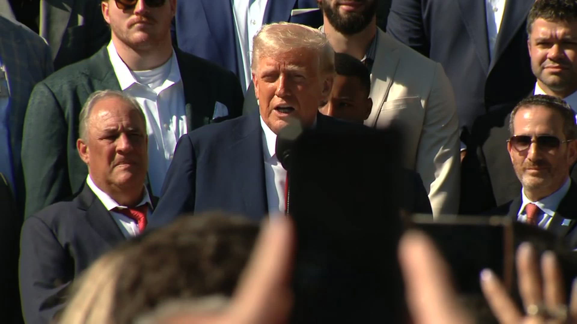 Trump hosts Eagles, Hurts skips White House event | khou.com