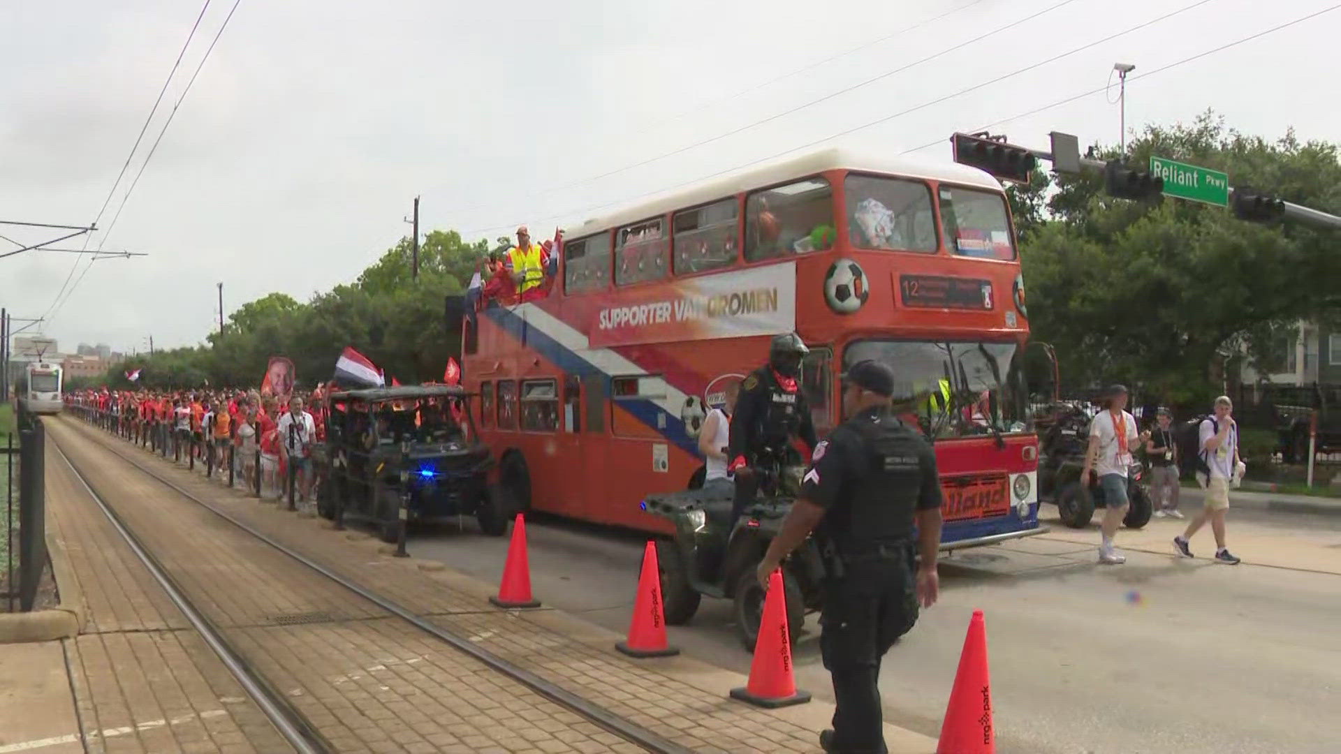 Iconic Dutch bus leads fans to Houston Stadium for World Cup match ...