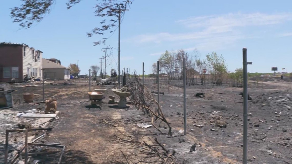 Large grass fire destroys homes in Texas neighborhood | khou.com
