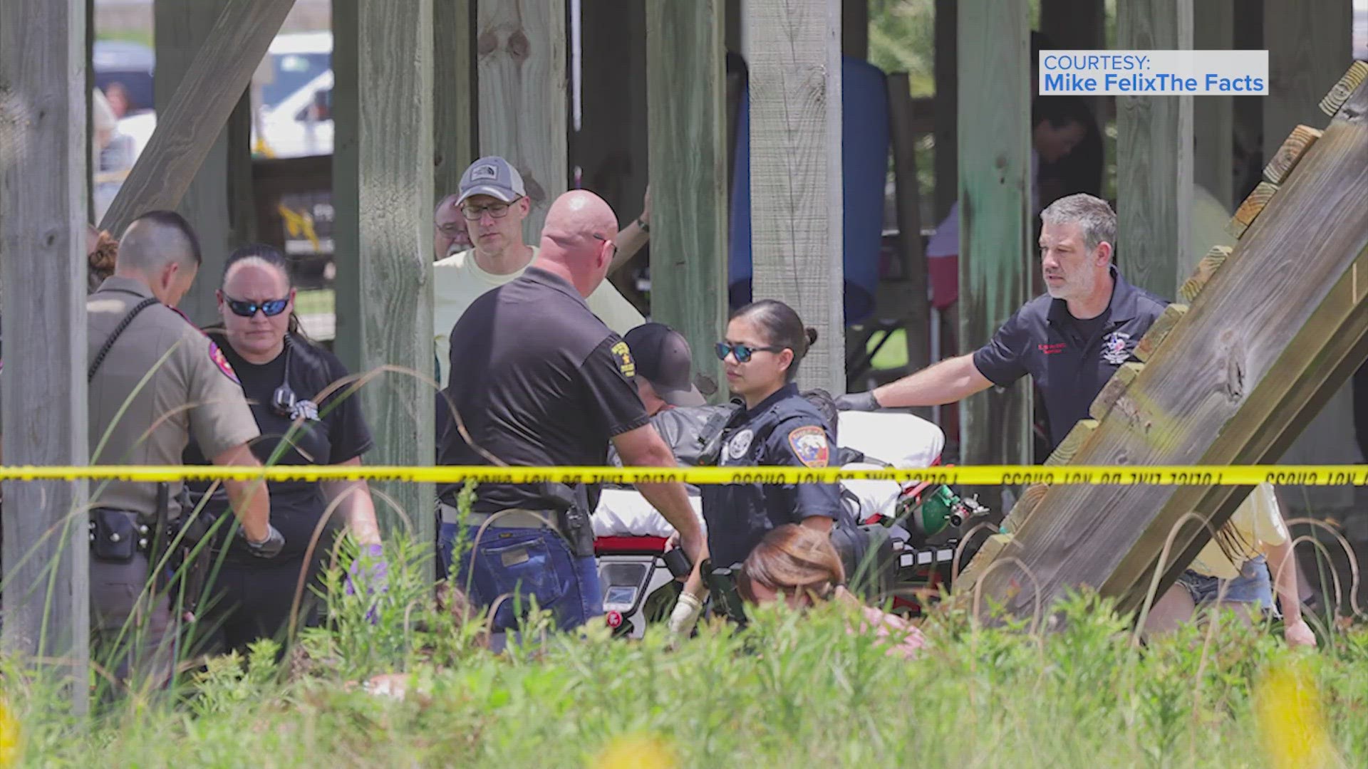 New photos show moments after elevated walkway collapsed in Surfside ...