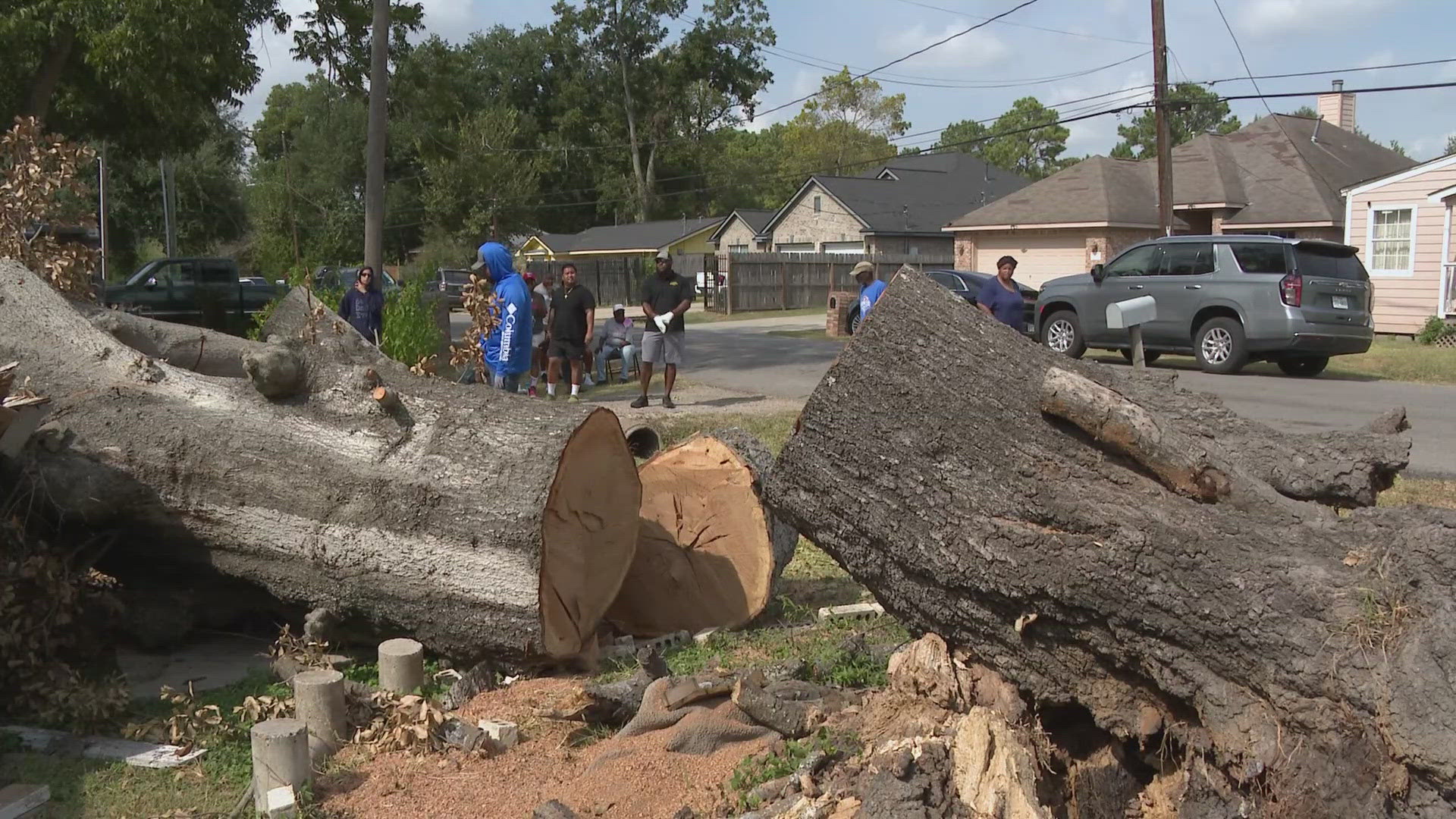 ‘It’s a blessing’ | Volunteers help remove tree that crashed into ...