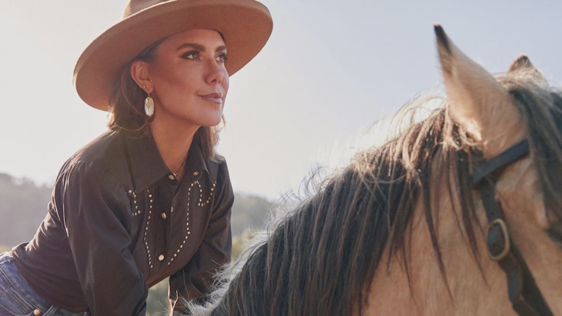 Kendra Scott expands Yellow Rose brand, embracing Texas chic | khou.com