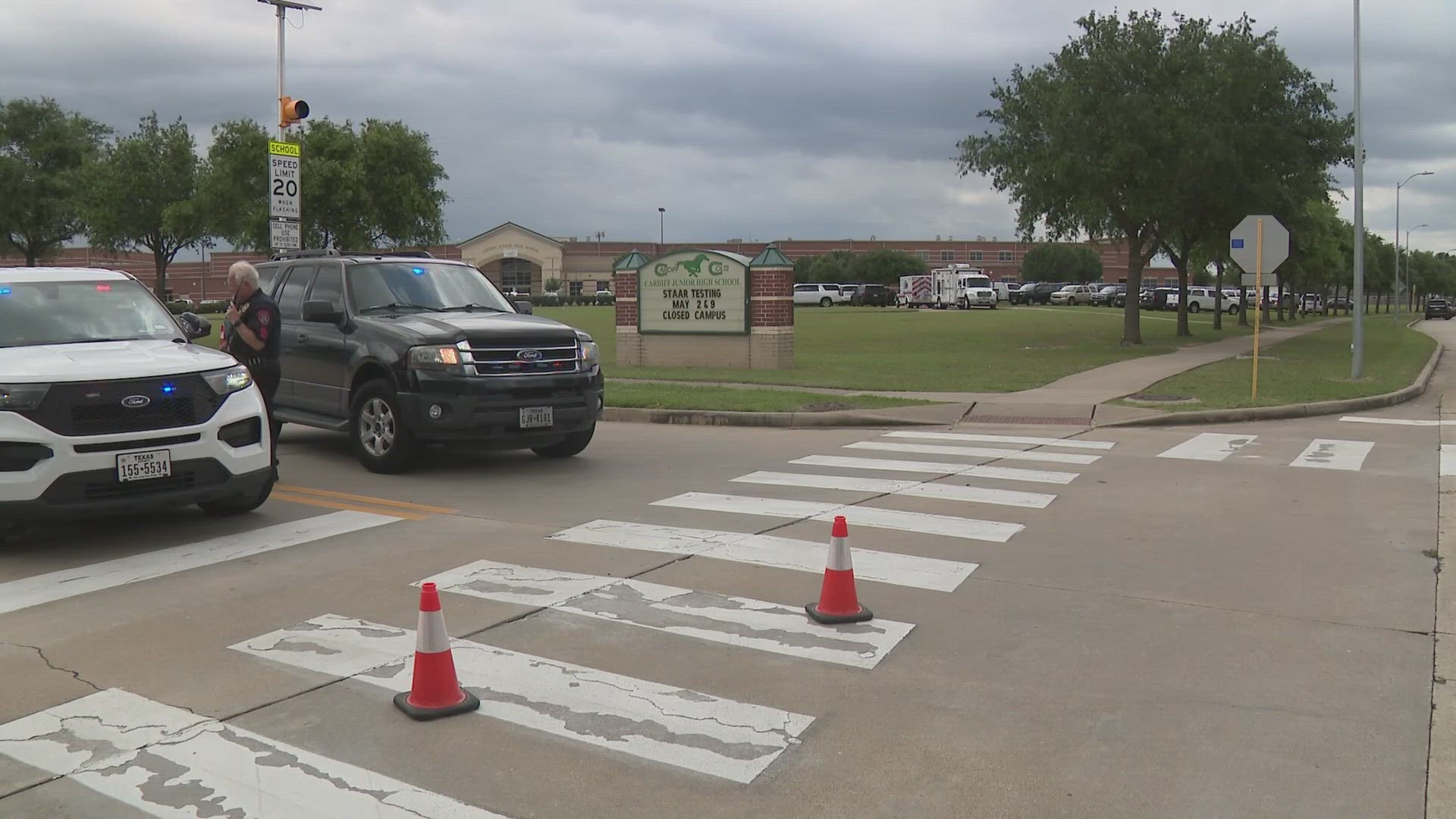 Katy ISD middle school evacuated over suspicious package | khou.com
