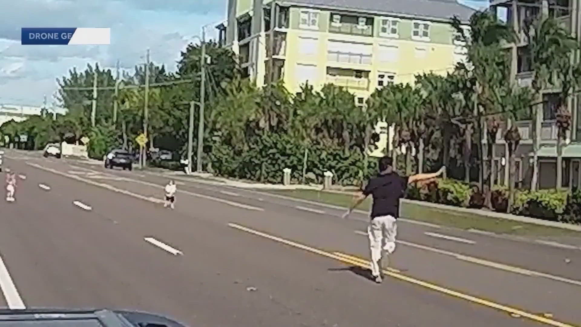 Good Samaritan rescues toddlers from busy Florida road | khou.com