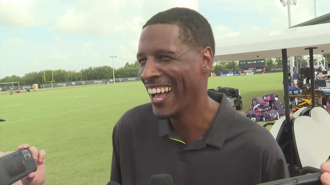 Houston Rockets head coach visits Houston Texans training camp | khou.com