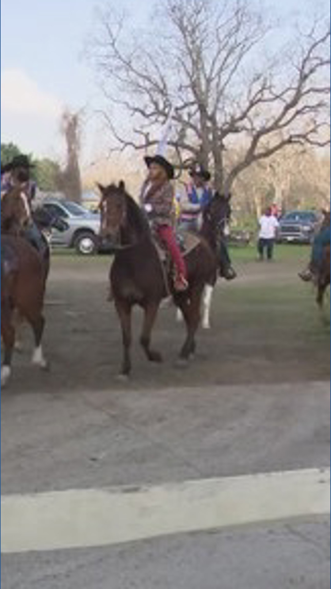 Trail riders make their way to Memorial Park ahead of Houston Livestock ...