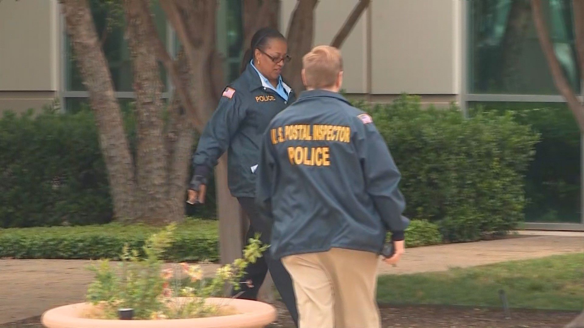 IRS raids televangelist Benny Hinn's office in Texas | khou.com