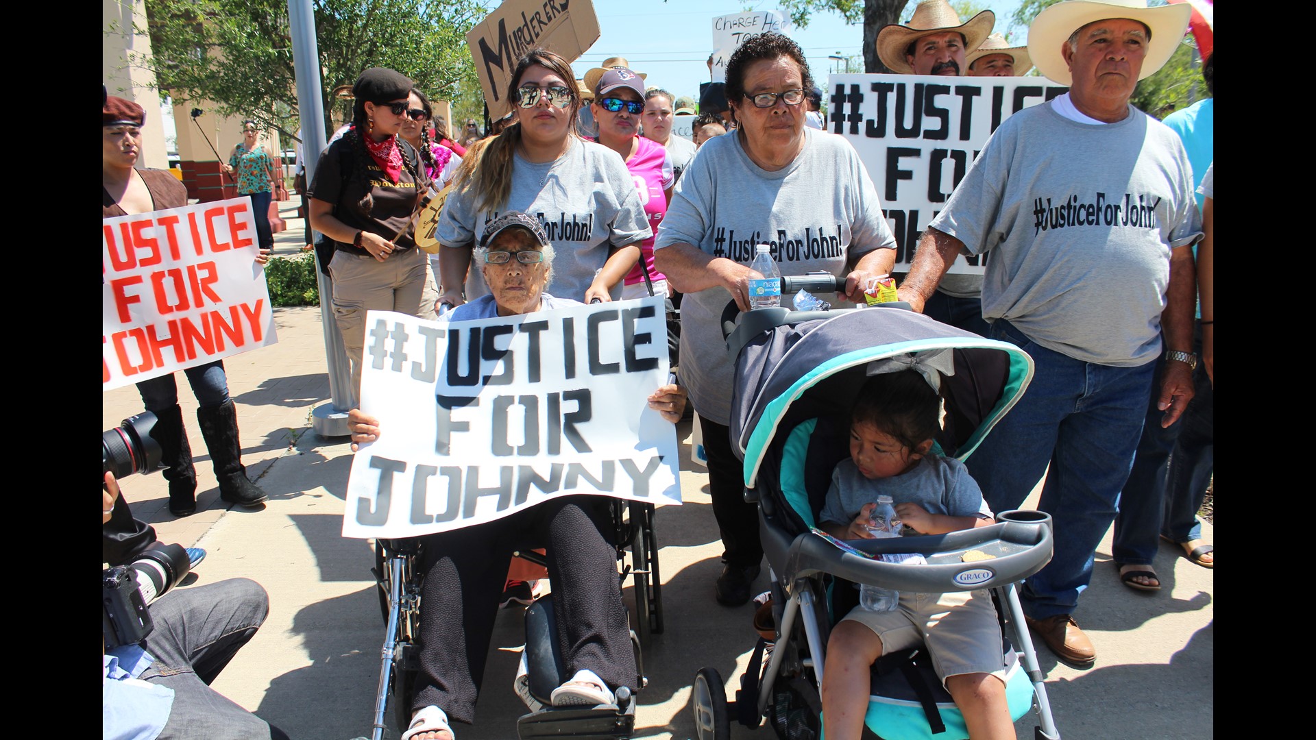 Family prays for charges in deadly Denny's beating | khou.com