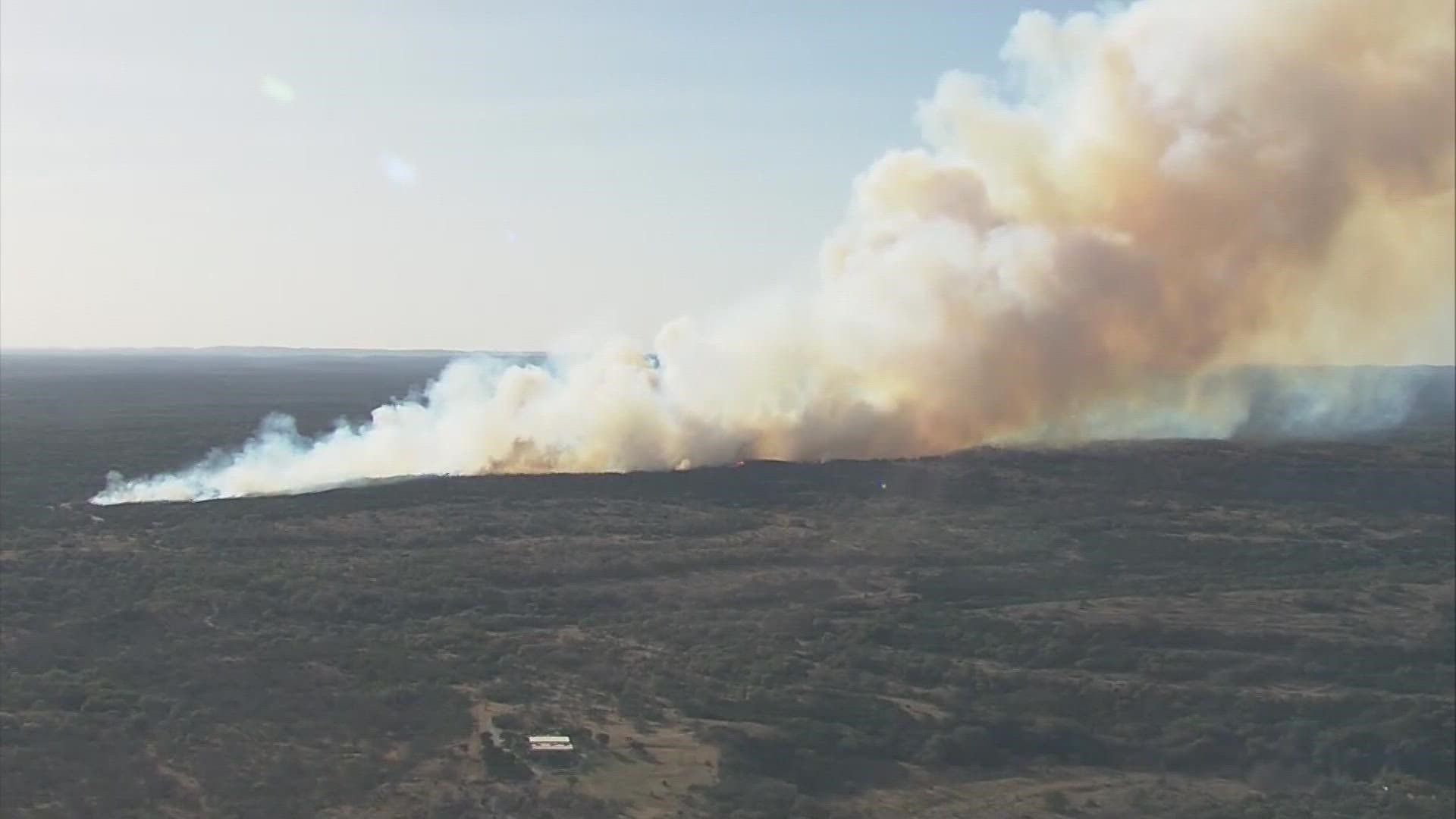 Baytown firefighters help control Das Goat Fire in Medina County | khou.com