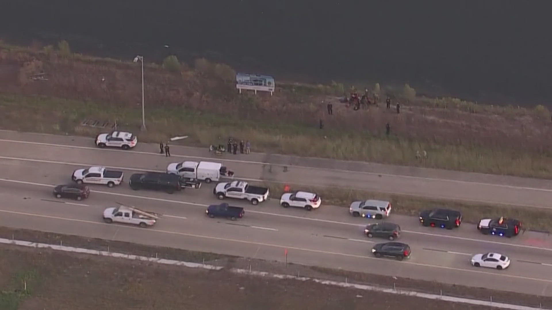 Deputies chase stolen vehicle into lake near Highway 290, sheriff says ...
