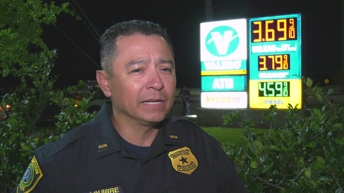 Raw video: Off-duty Pasadena officer rear-ends HPD patrol unit ...