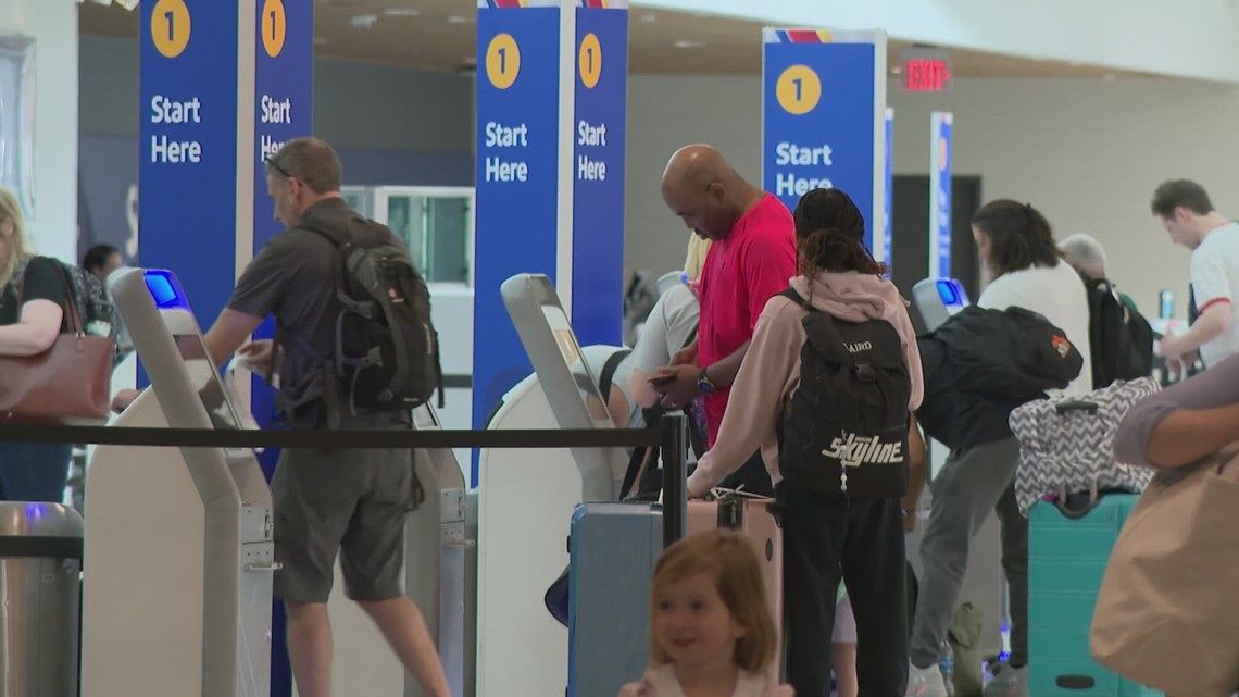 Spring break travel: These are expected to be the busiest days, times at Houston airports | khou.com