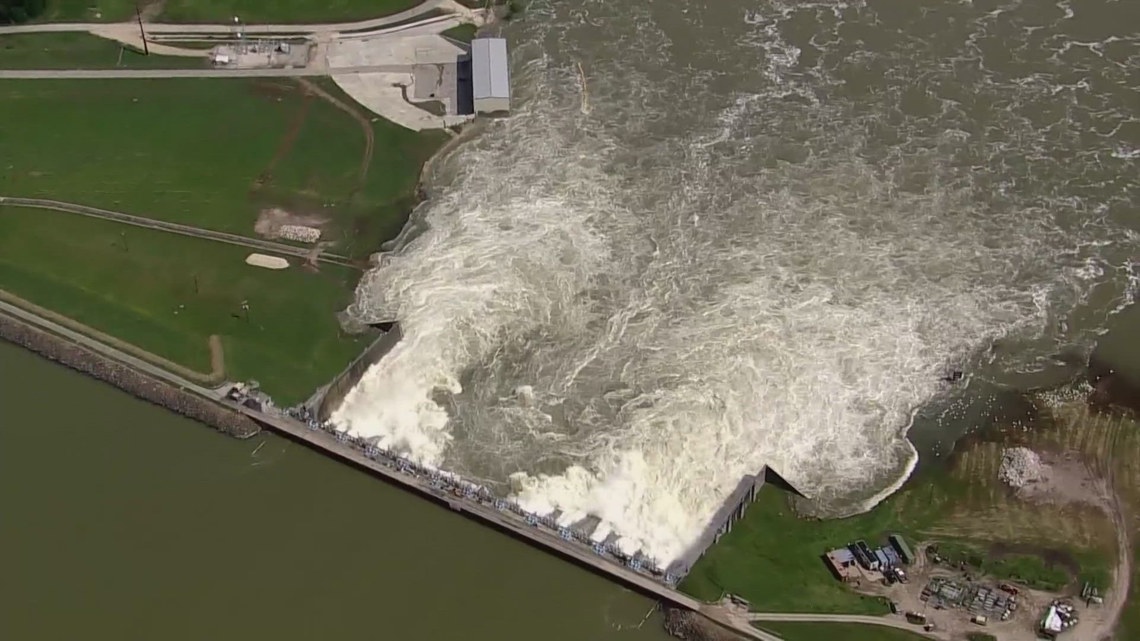 Crews continue to assess Lake Livingston Dam at risk of failure | khou.com