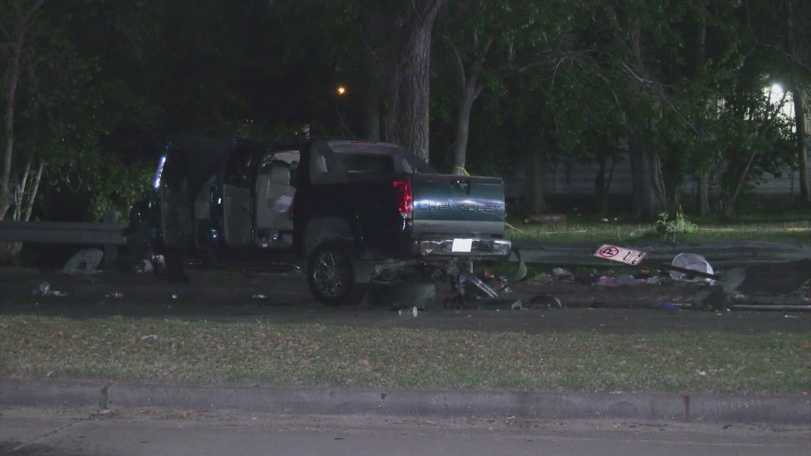 Houston father vanishes after SUV flips into bayou with wife and kids ...