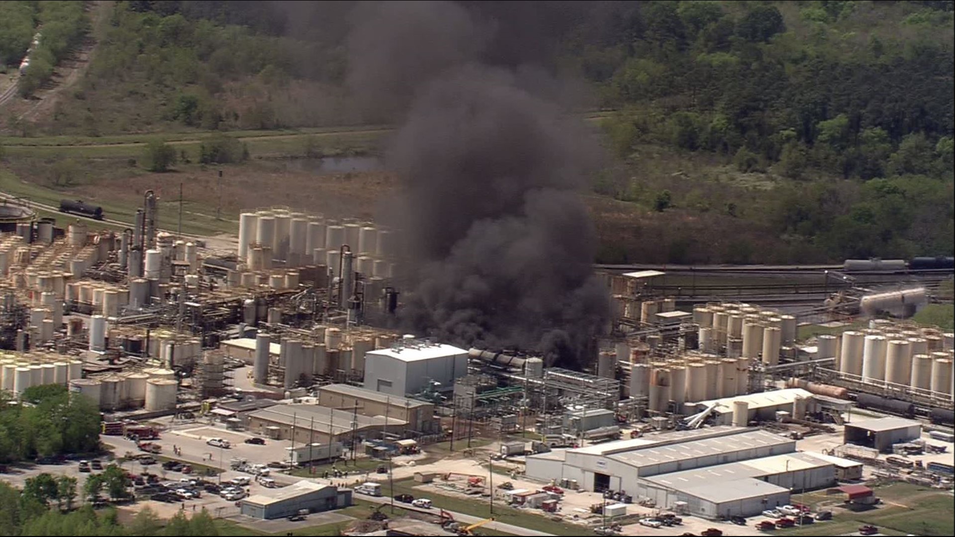 Social media reactions to KMCO explosion and plant fire | khou.com