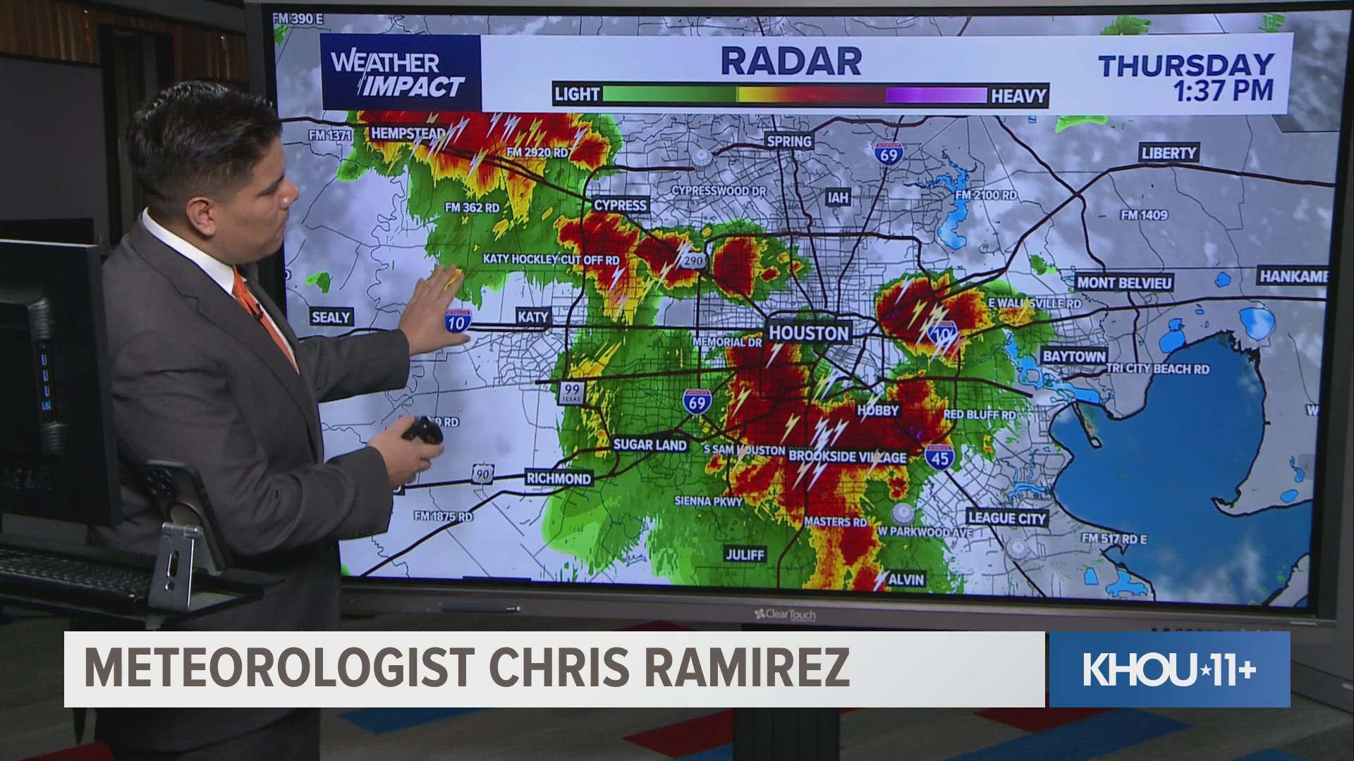 Weather Impact update: Strong storms moving into Houston metro | khou.com