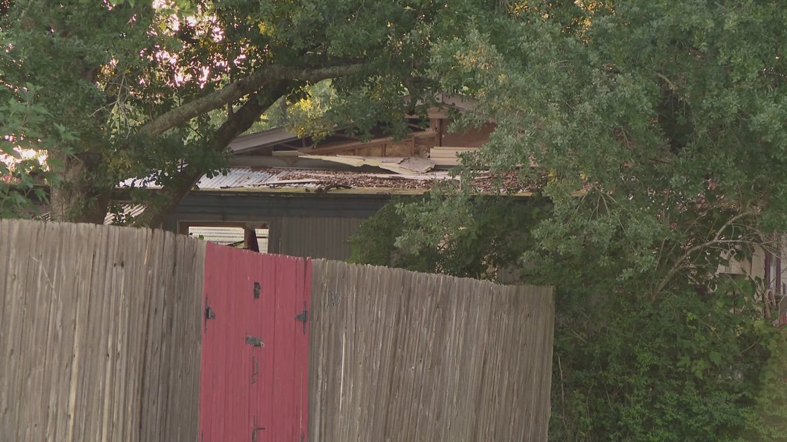 Body found wrapped in blanket in Stafford backyard; suspected killer ...