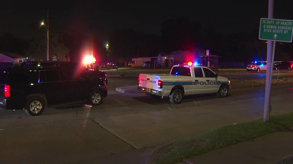 Houston Police officer shot; 1 suspect dead, 2 in custody | khou.com