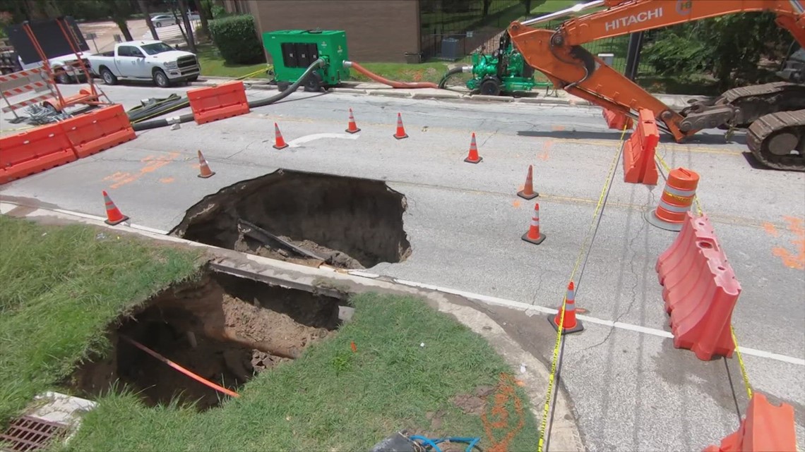 Huge, 24-foot deep hole in W. Houston could take two months to fix ...