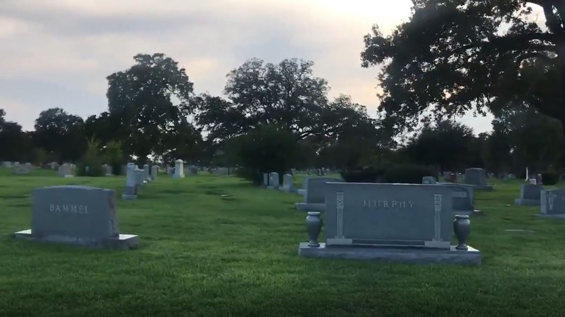 Mourners angry after thieves break into their cars during burial at ...