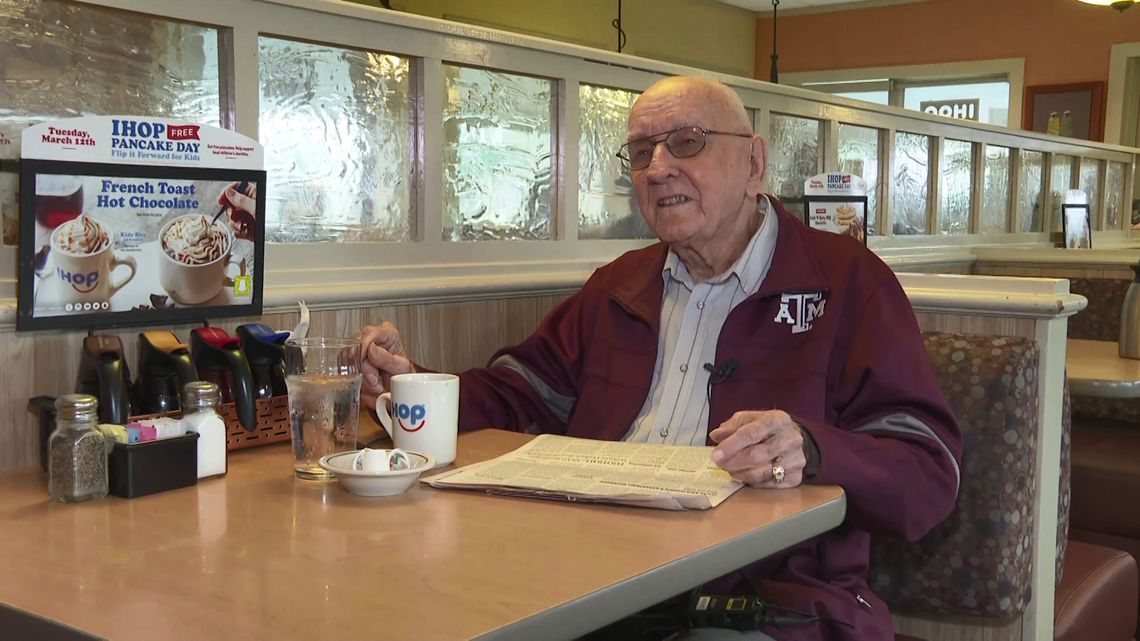 College Station man visits IHOP nearly every day for 34 years | khou.com