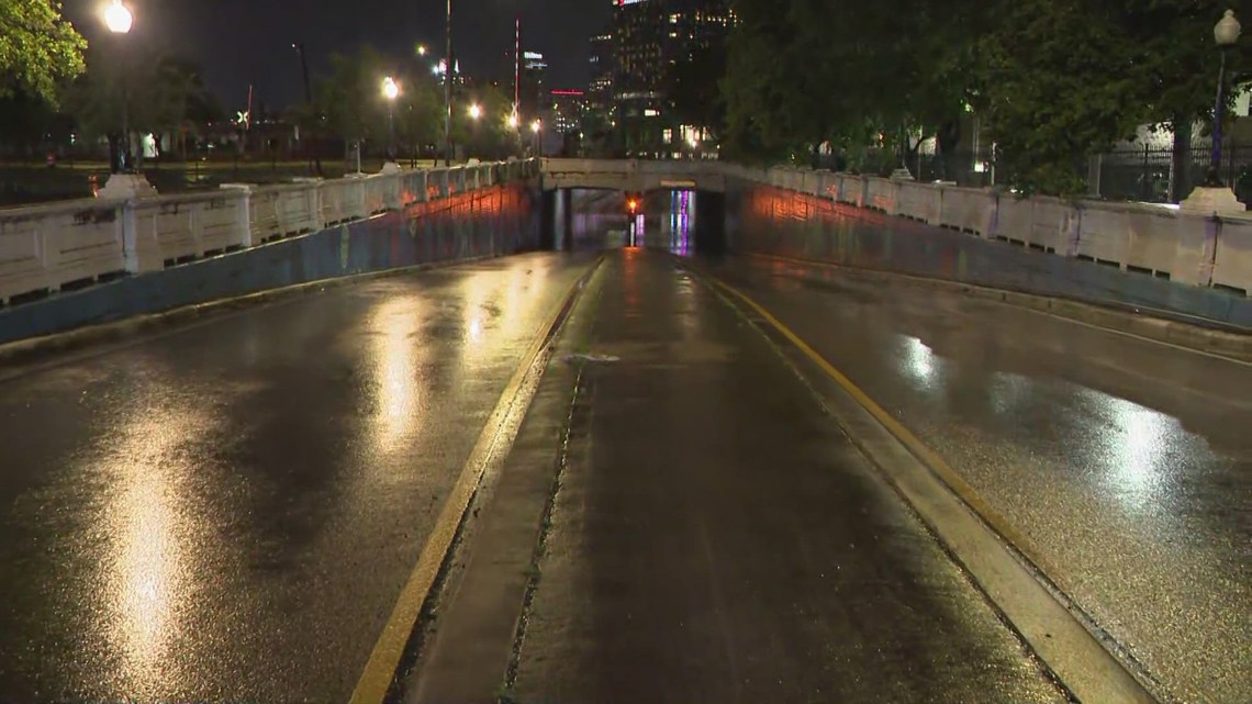 Stretch of road near downtown Houston closed due to high water | khou.com