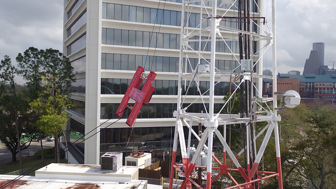 PHOTOS: Iconic KHOU letters removed from Allen Parkway tower | khou.com