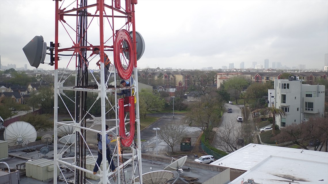 PHOTOS: Iconic KHOU letters removed from Allen Parkway tower | khou.com