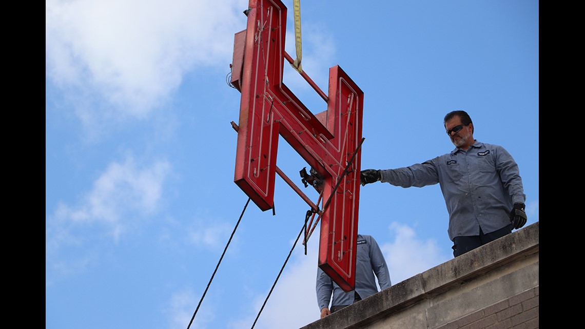 Iconic KHOU letters removed from Allen Parkway tower | khou.com