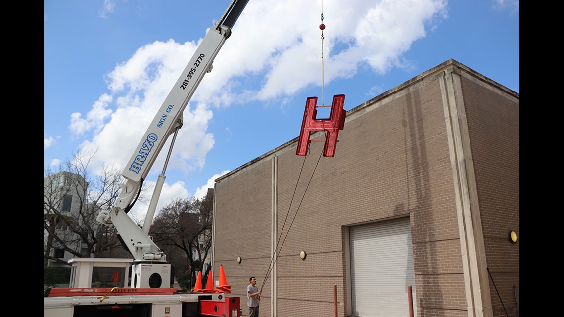 PHOTOS: Iconic KHOU letters removed from Allen Parkway tower | khou.com