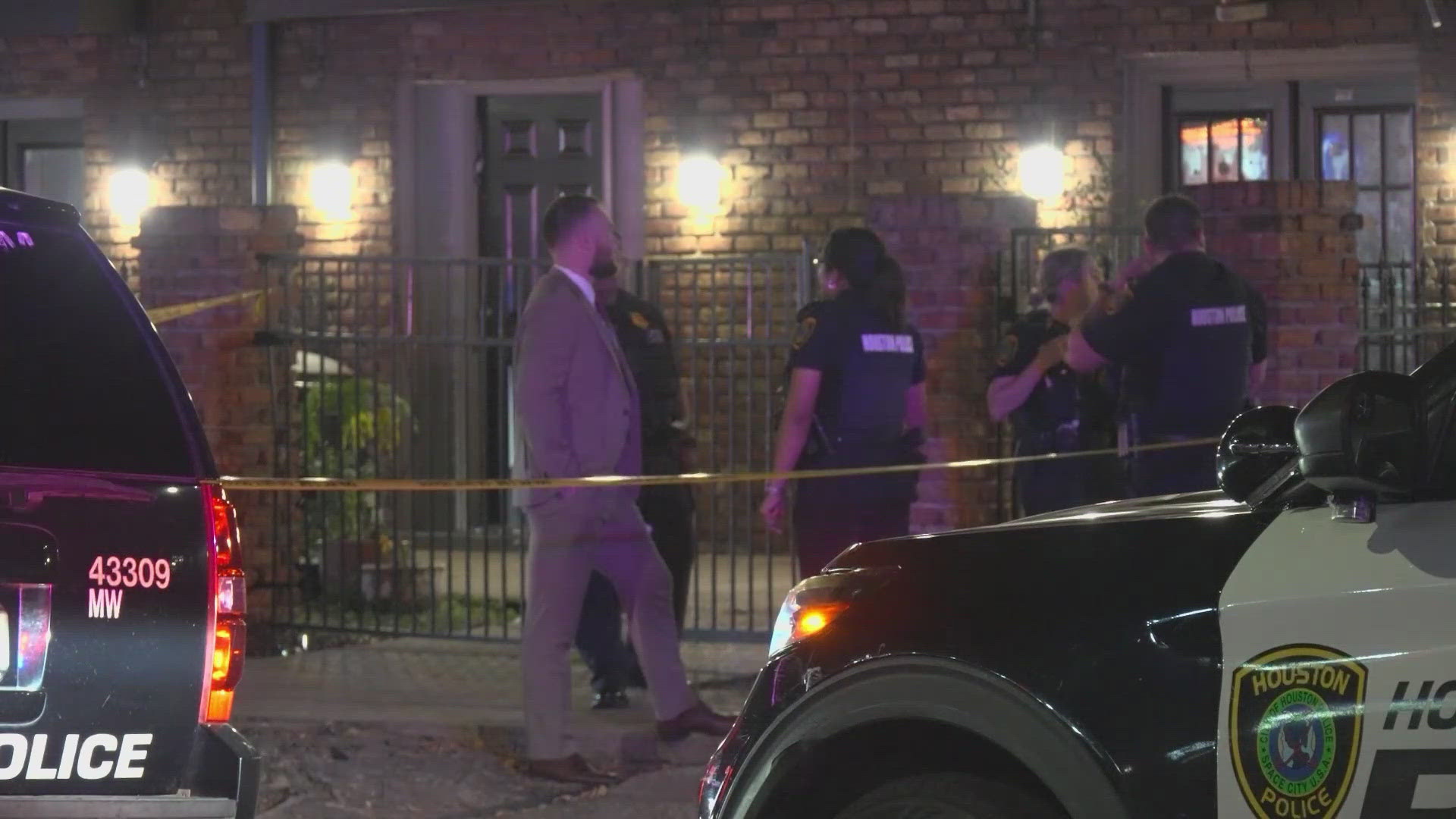 2 men killed in shooting at Houston apartment complex | khou.com