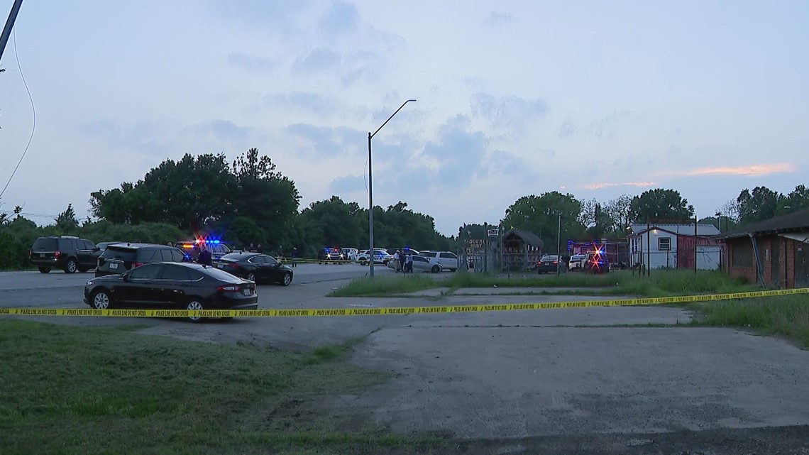 Men flown to hospital after shooting at HPD officers in Waller County ...