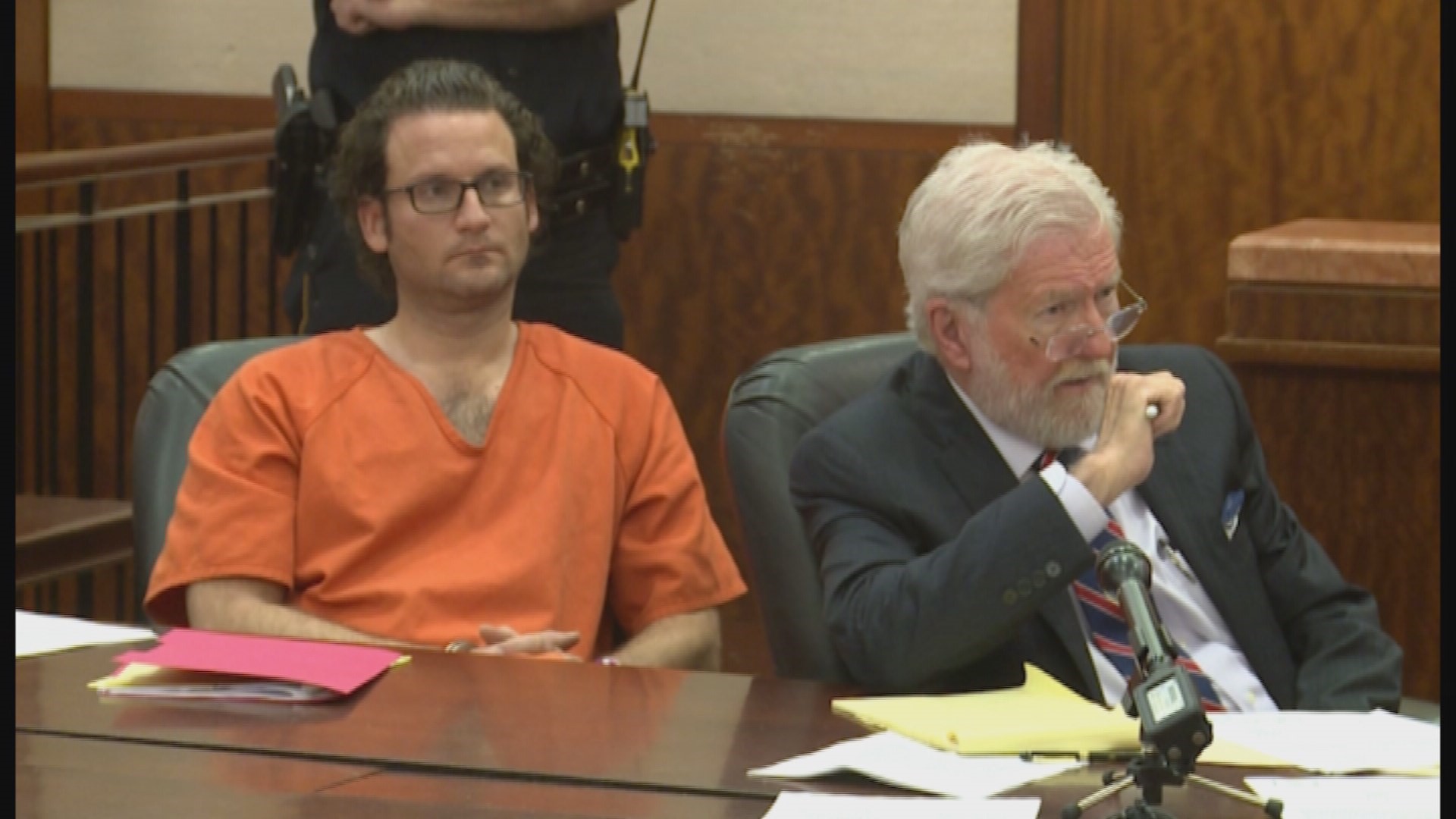 Dramatic testimony from alleged target in doctor's murder-for-hire case ...