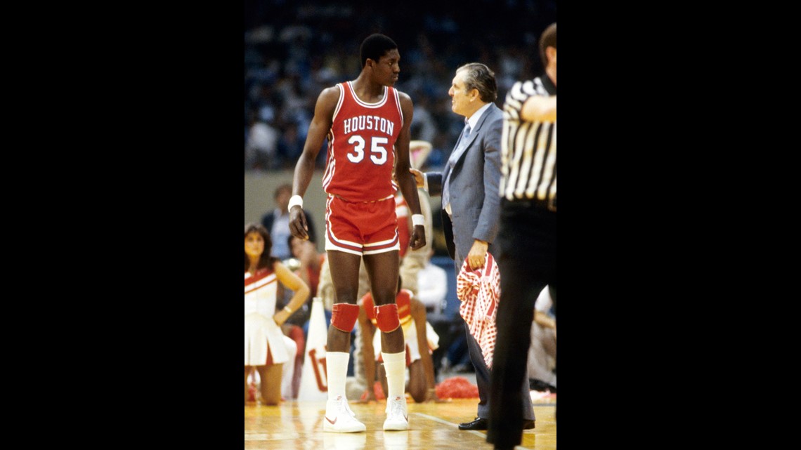 Hall of Fame UH coach Guy Lewis dies at 93 | khou.com