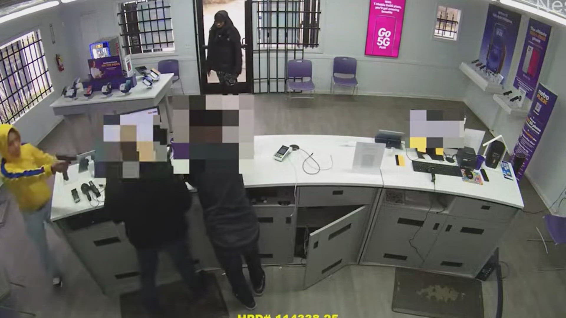 Houston crime: Shots fired during cell phone store robbery, employee ...