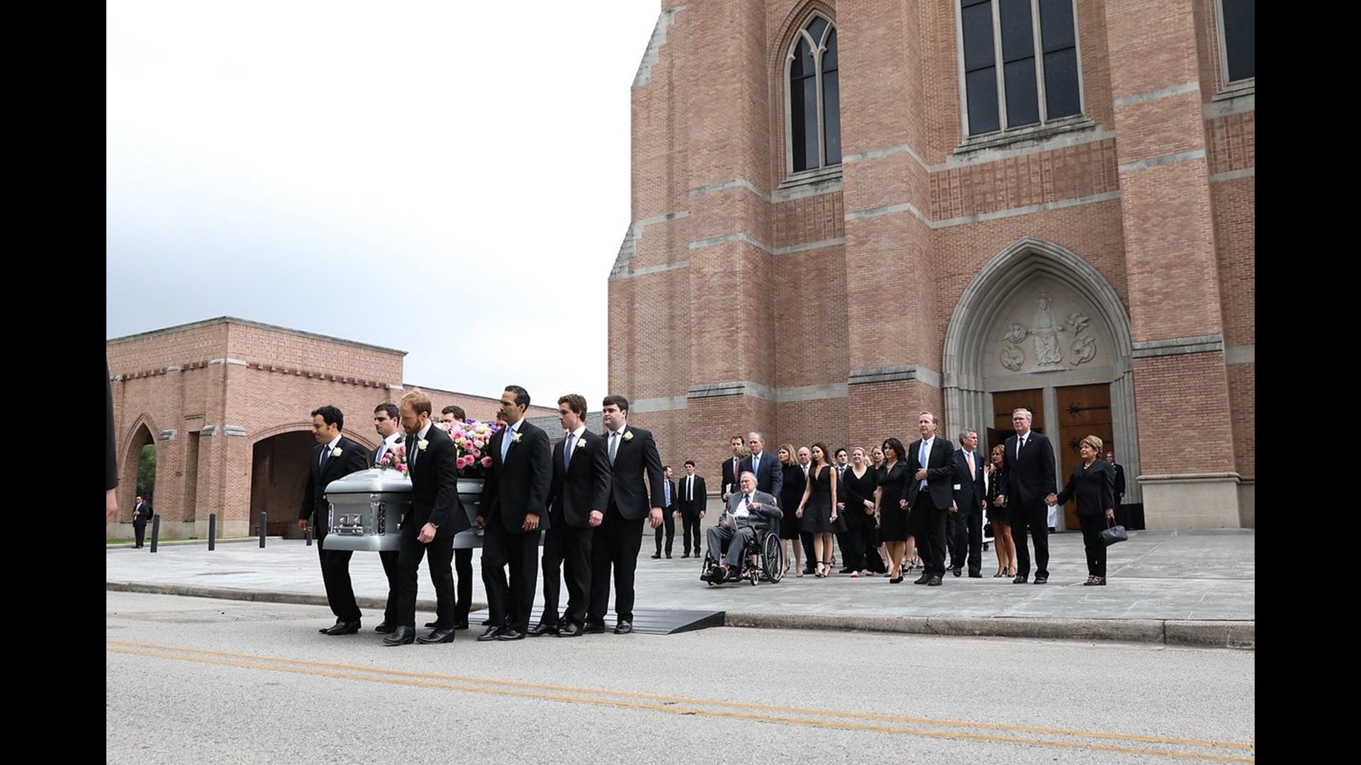 Bush family shares stunning photos from Barbara Bush funeral | khou.com
