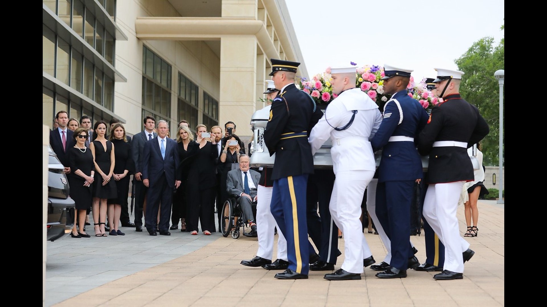 Bush family shares stunning photos from Barbara Bush funeral | khou.com